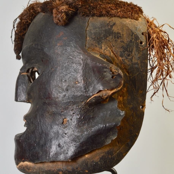 Ekoi Hide-Covered Mask